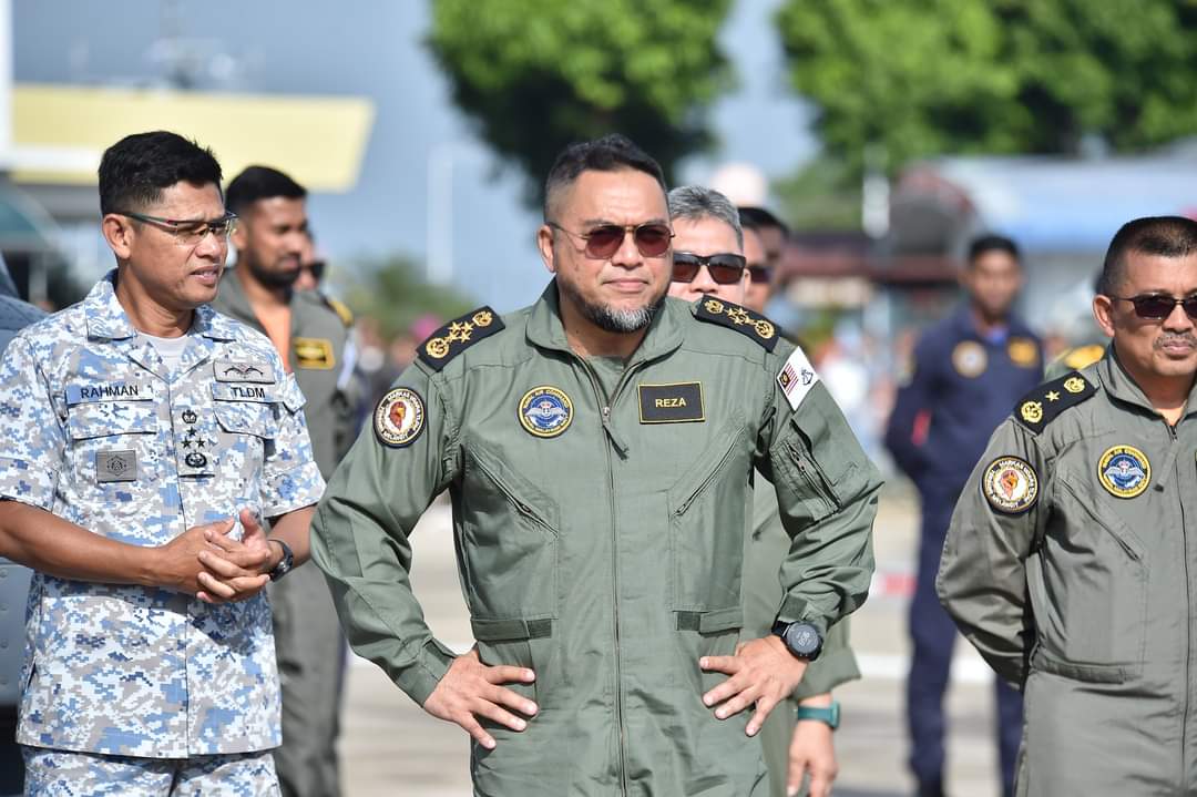 Admiral Mohd Reza bin Mohd Sany Awarded Honorary Aviation Wing and ...