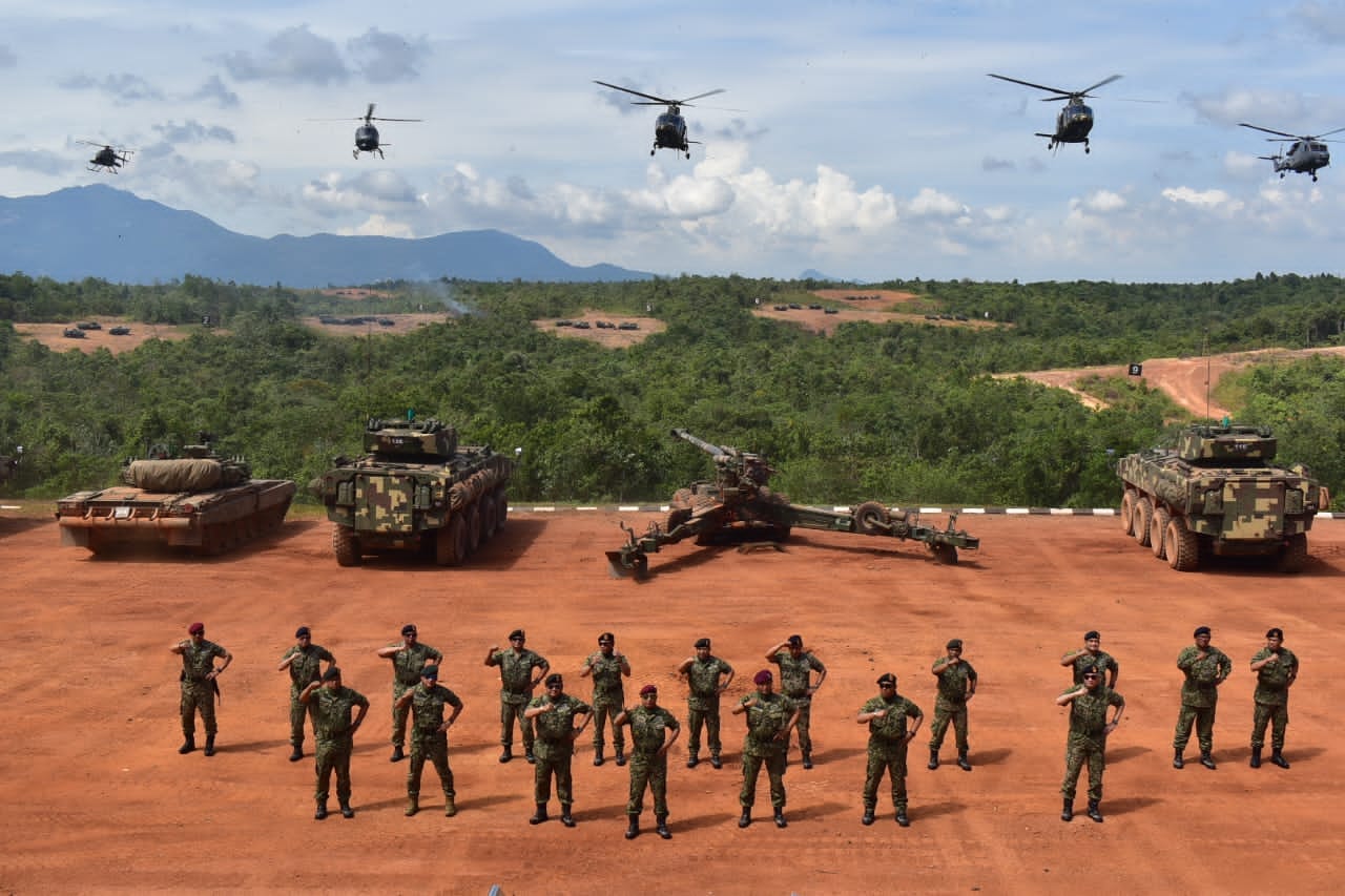 Chief of Army Attends Firepower Training - MY Military Times