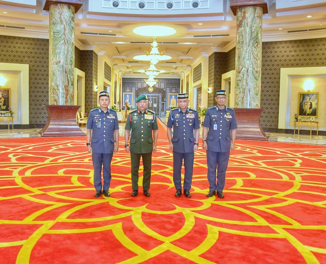 Chief of Defence Force Granted Audience with Yang Di-Pertuan Agong - MY ...