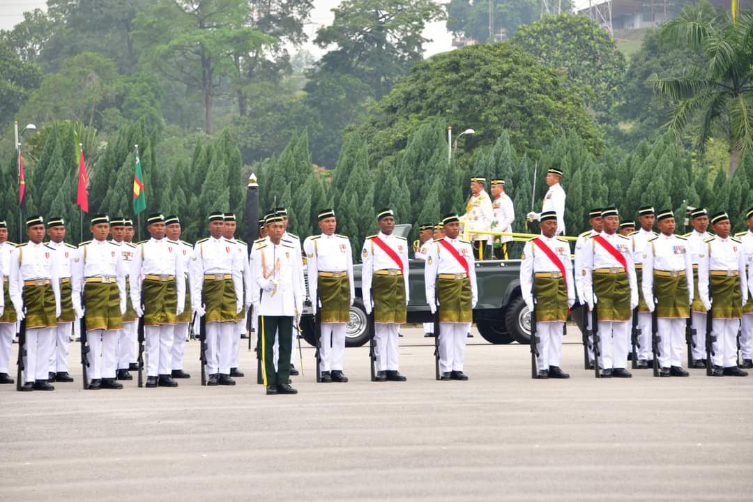 Sultan of Kedah awards Regimental Colours to 23rd Battalion Royal Malay ...