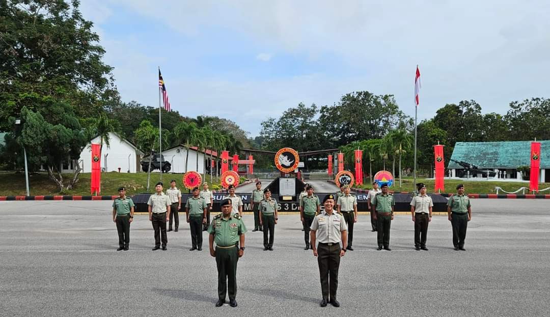 Singapore Army's 3rd Division Engages in Professional Interaction ...