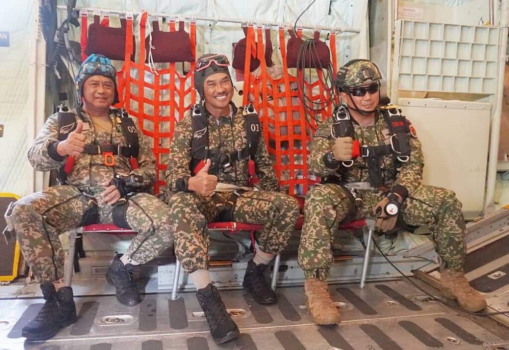 10th Brigade (Para) Celebrates 29th Anniversary with Reunion Jump - MY ...