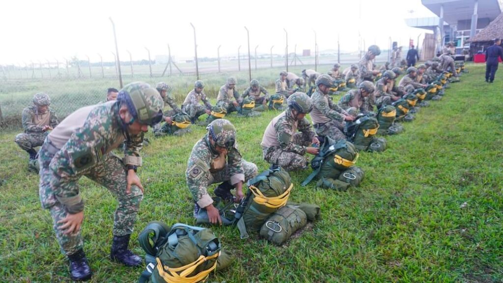 10th Brigade (Para) Celebrates 29th Anniversary with Reunion Jump - MY ...