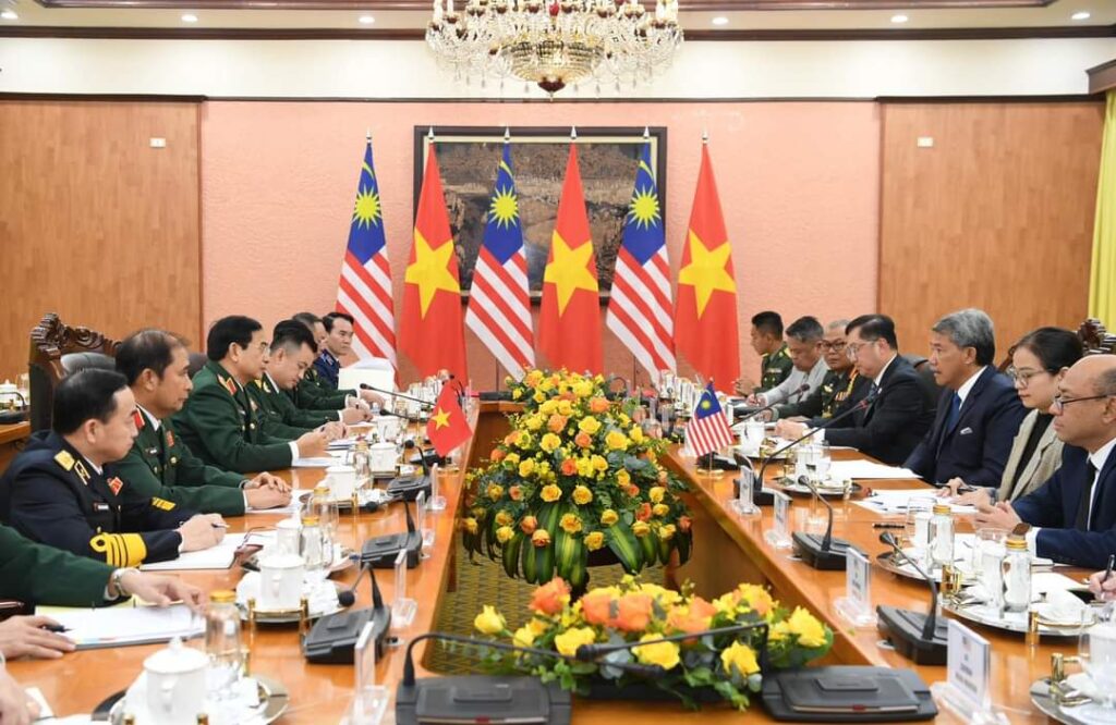 Malaysian Defence Minister Enhances Defence Cooperation on Official ...