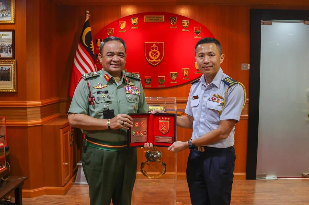 Malaysian Army Chief Receives Courtesy Call from Singapore's Defence ...