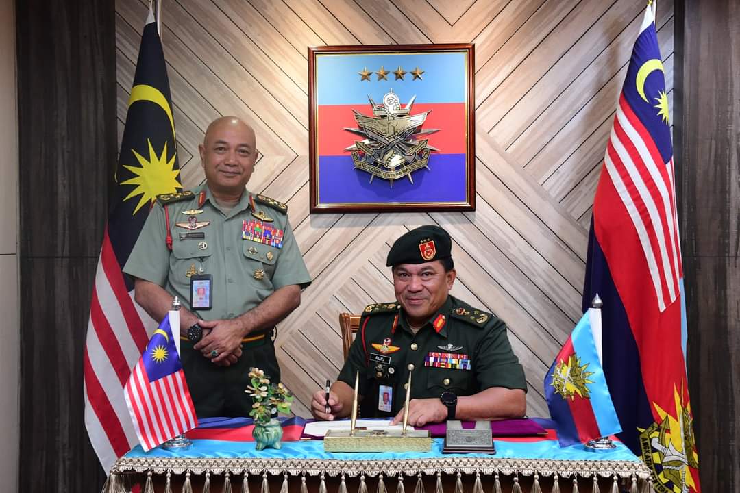 Director-General Defence Intelligence Pays Respects to Malaysian Armed ...