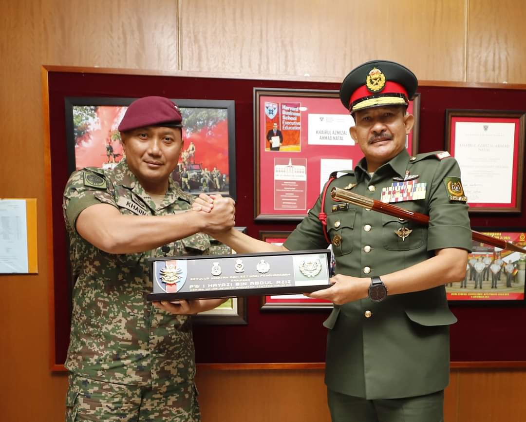 Courtesy Visit of MAF RSM to the Commander of 10th Brigade (Para) - MY ...