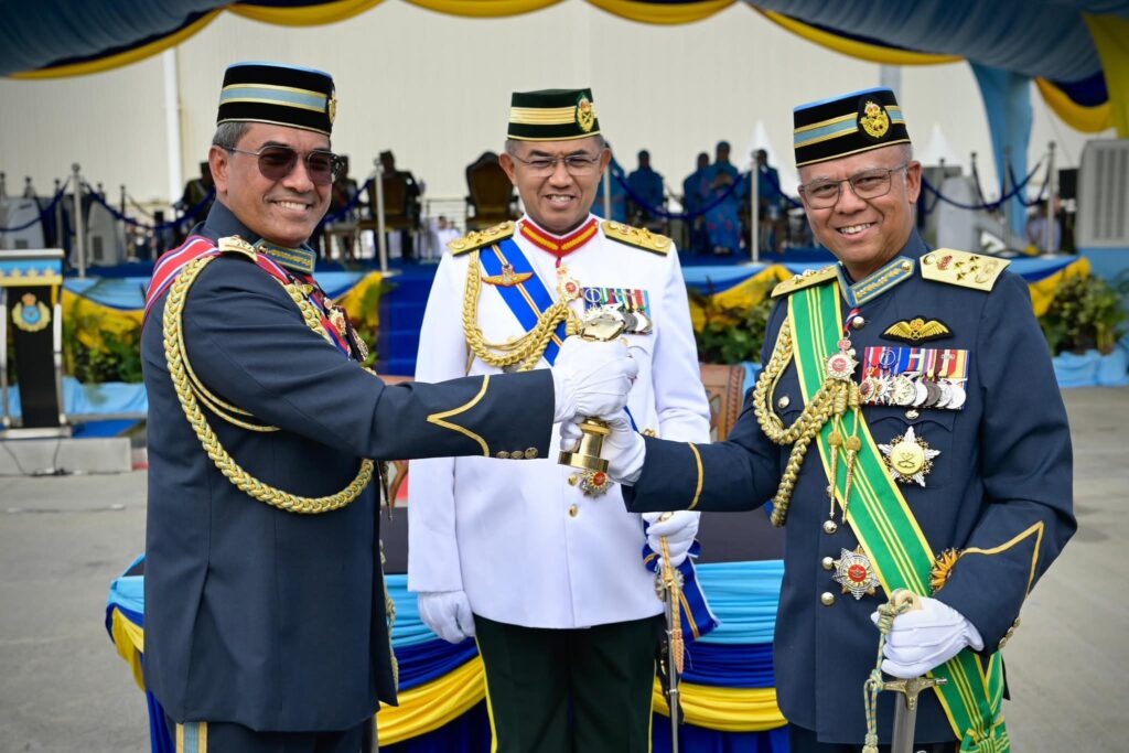 General Dato’ Sri Haji Muhamad Norazlan Aris Appointed as 21st Chief of ...